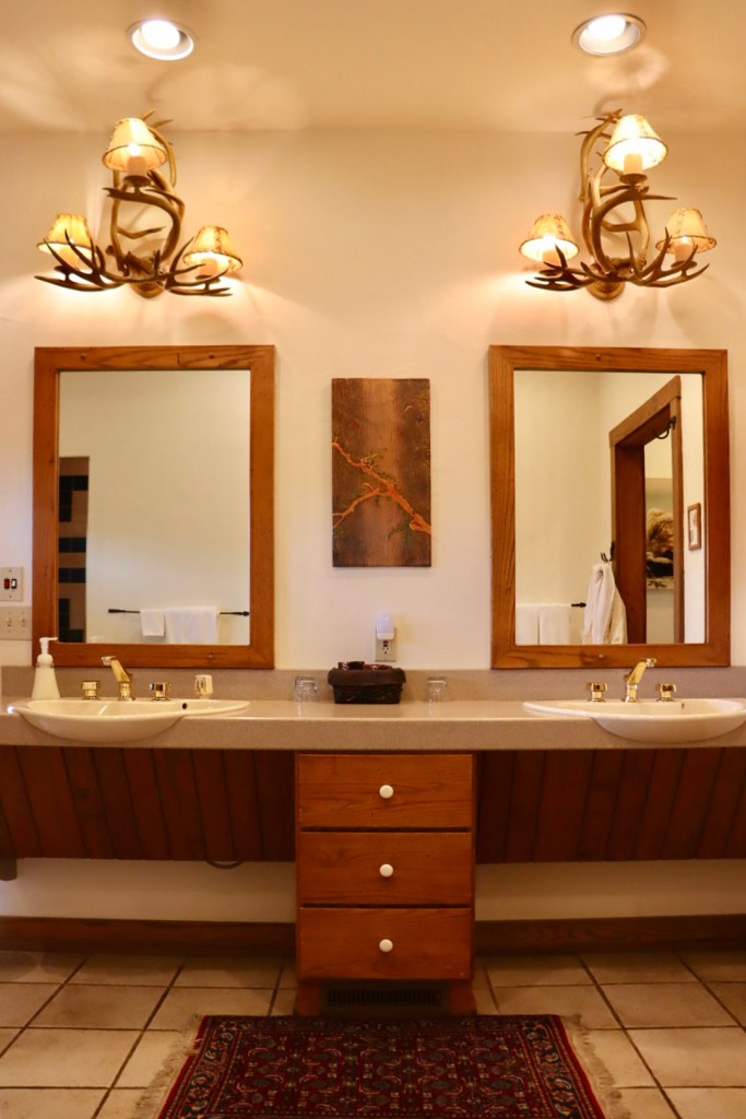 Cardinal Suite - Oak Lodge